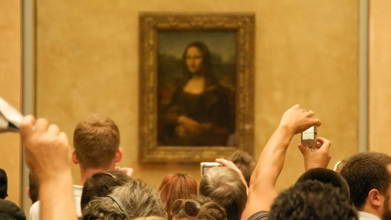 प्रसिद्ध पेंटिंगच्या खाली ‘वास्तविक’ मोनालिसा लपलेली असल्याचा दावा फ्रेंच शास्त्रज्ञाने केला आहे