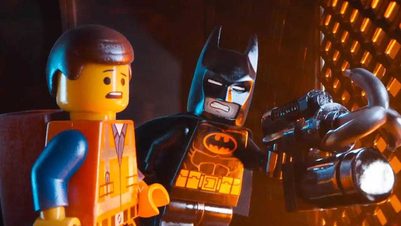 Lub LEGO Cinematic Universe muaj ntau txheej ntau dua li koj pom