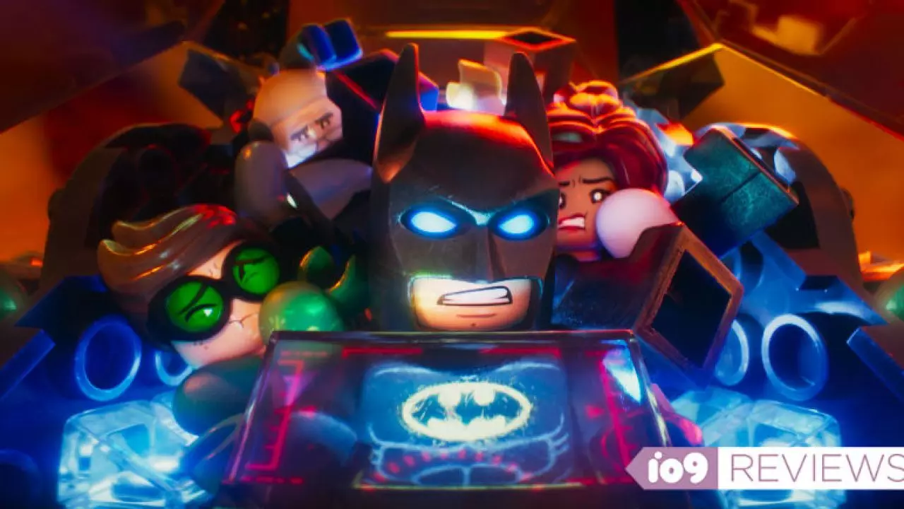 Léirmheas: Like Its Star, The LEGO Batman Movie Tries Way Too Hard To Be Cool