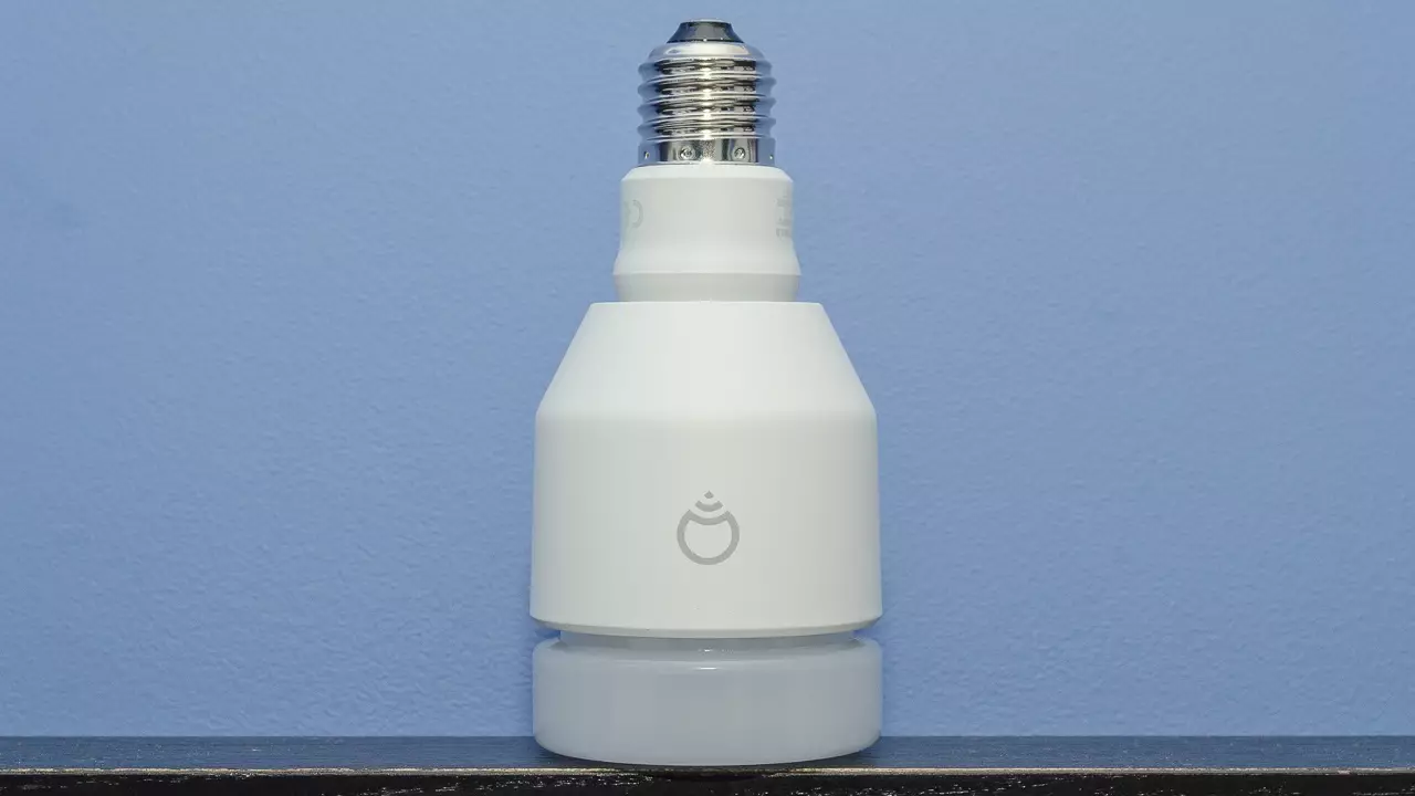 I-LIFX Wi-Fi LED Bulb Review: Umsebenzi Usaqhubeka