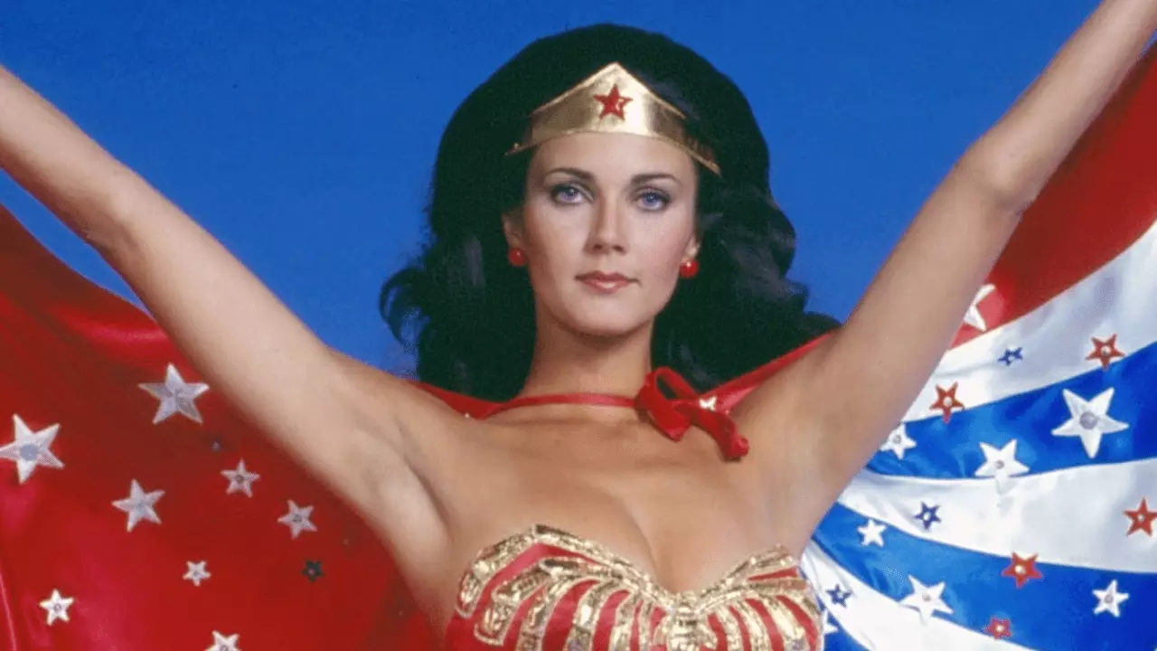 Achtervolg de nieuwe Wonder Woman door naar de klassieke serie van Lynda Carter te kijken