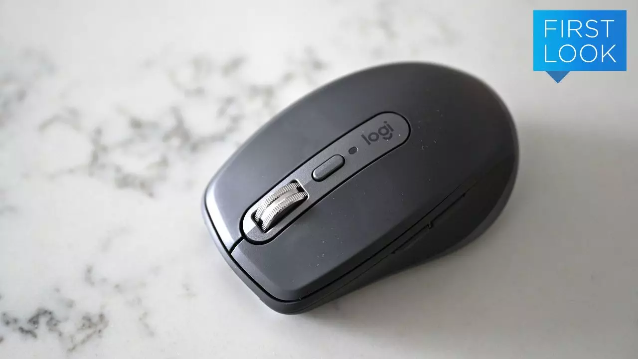 Le nouveau MX Anywhere 3 de Logitech est une excellente souris de productivité de la taille d'une pinte avec une molette de défilement super lisse