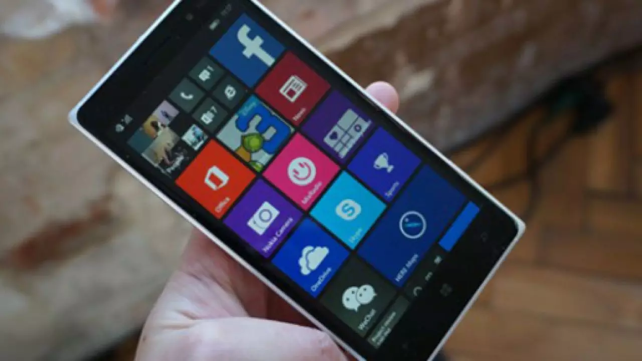 Nokia Lumia 730 sy 830 Hands-On: Windows Phone amin'ny tetibola