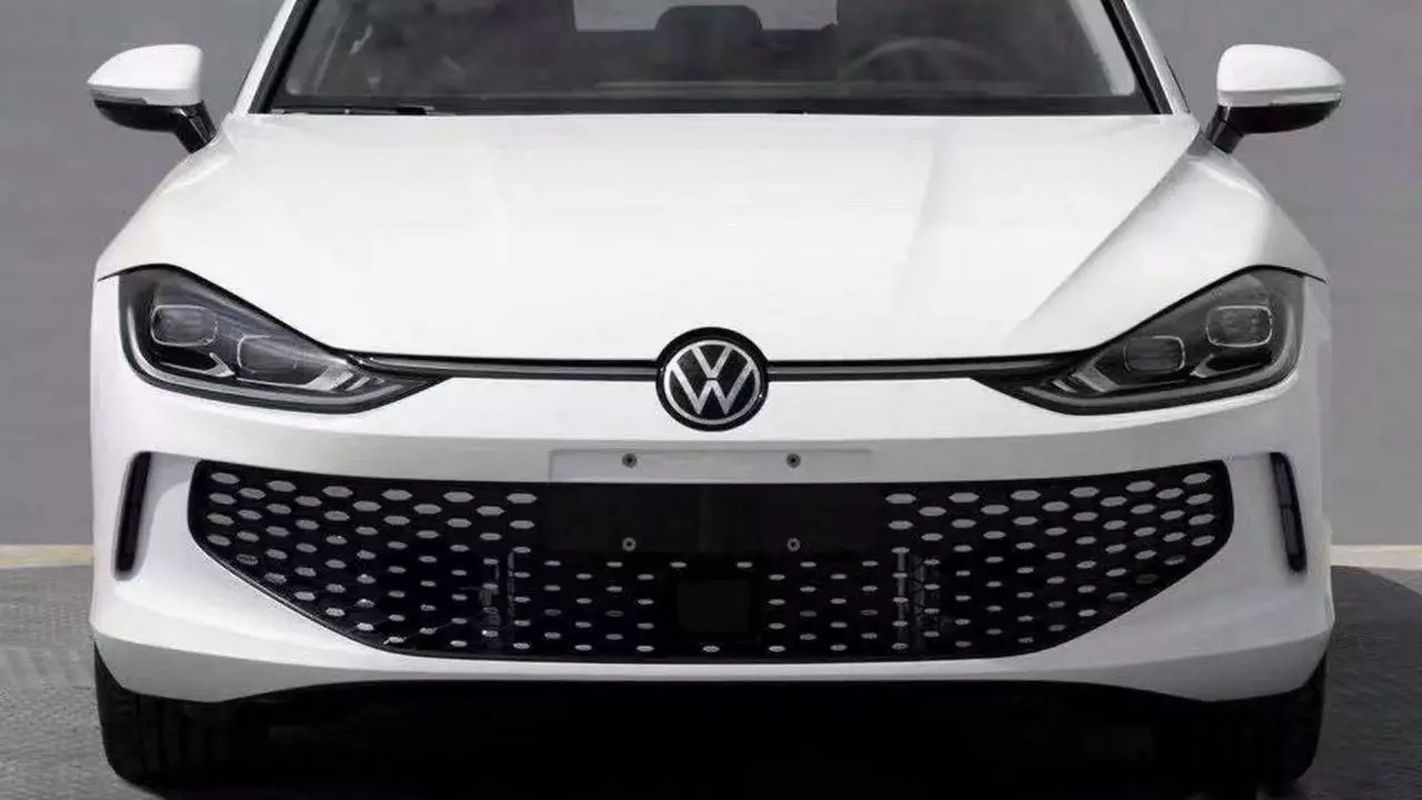 La Terura VW Lamando Aspektas Ĝuste Kiel Mangaa Monstro