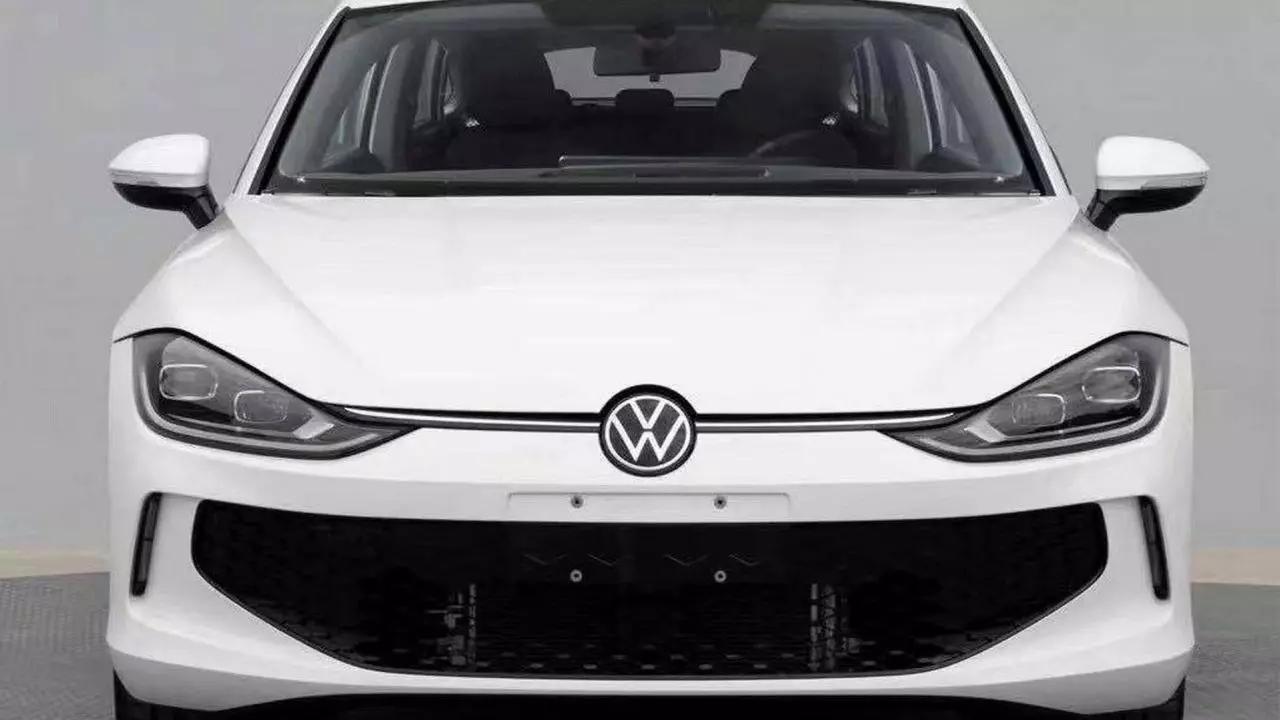 திகிலூட்டும் VW லாமண்டோ ஒரு மங்கா மான்ஸ்டர் போல் தெரிகிறது