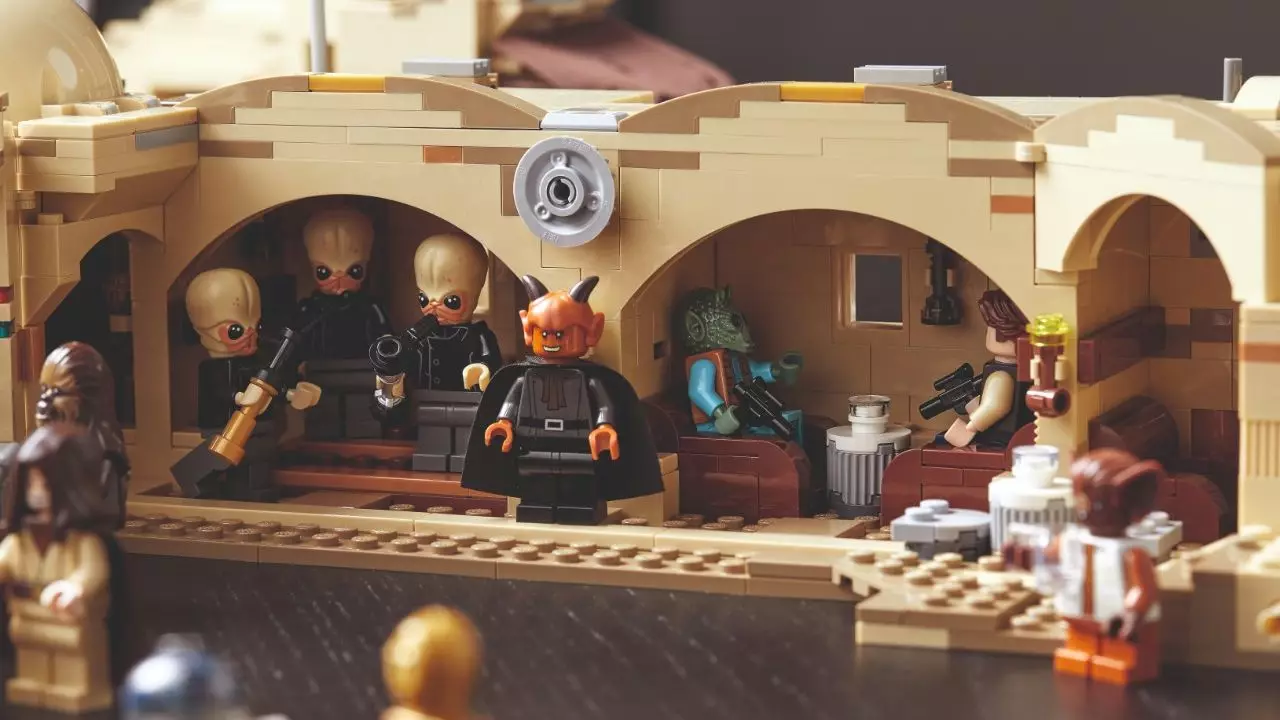 Set Mos Eisley Cantina Lego Dieusian Ku Scum sareng Penjahat (sareng Bata)