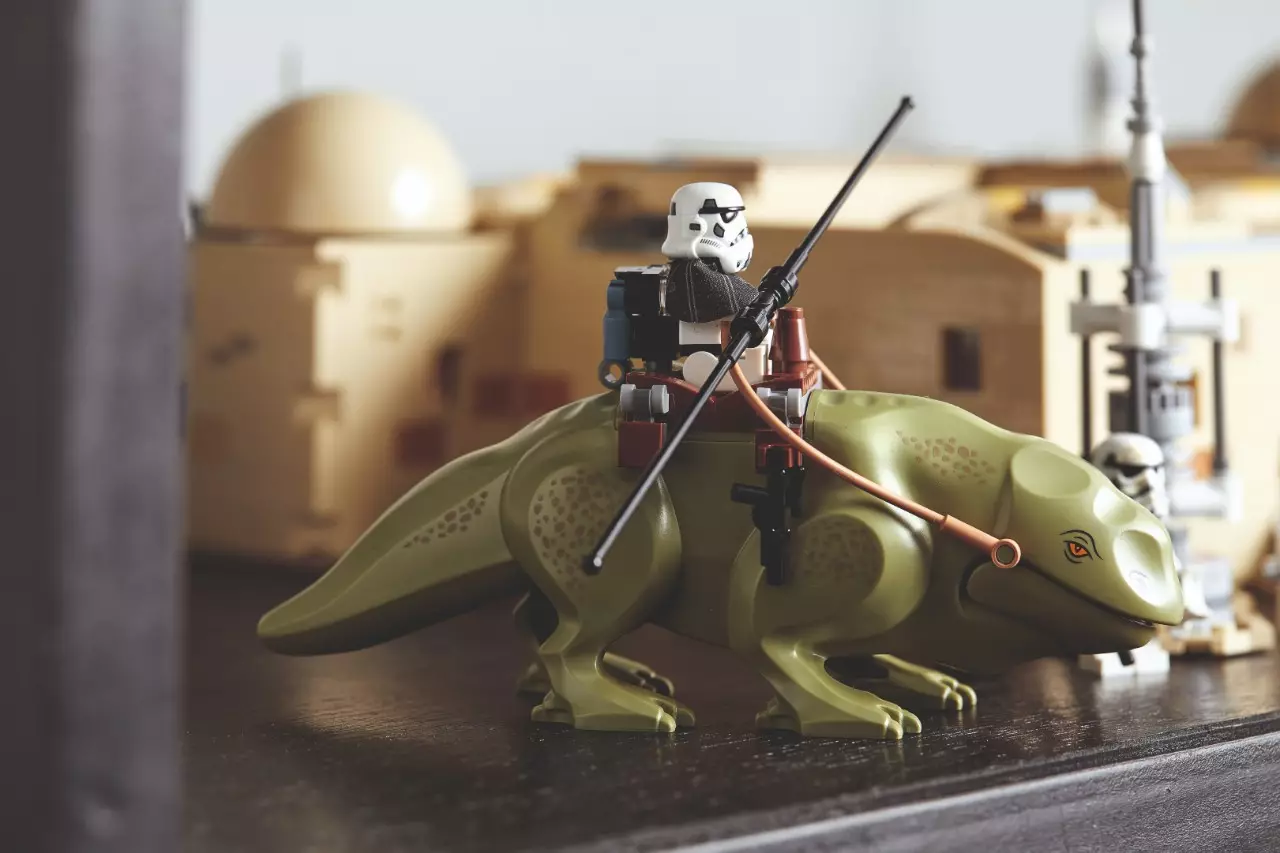 Zestaw Lego Mos Eisley Cantina jest pełen szumowiny i nikczemności (i cegieł) 96636_11