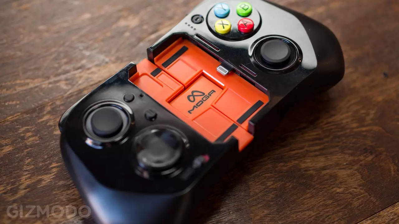 Moga Ace iOS Game Controller First Look: Malmultekosta Amuzo, Grandega Potencialo