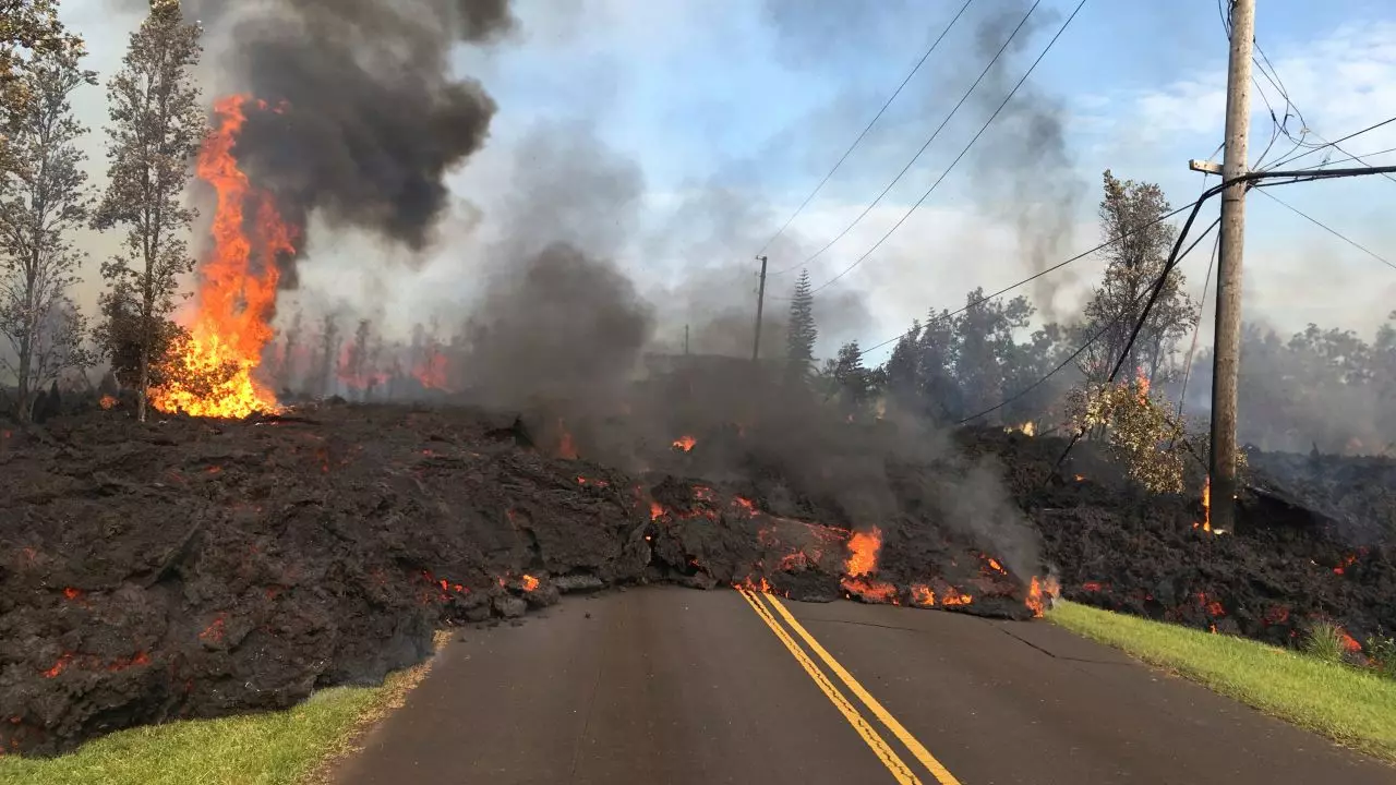 Hawaii'nin Kilauea Dağı Yakınlarında En Az 10 Volkanik Çatlak Açıldı ve 21 Ev Yıkıldı [Güncelleme]