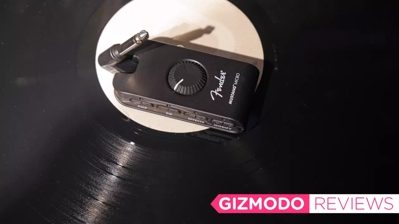 Fender Mustang Micro đặt một chiếc Amp tí hon trong túi của bạn