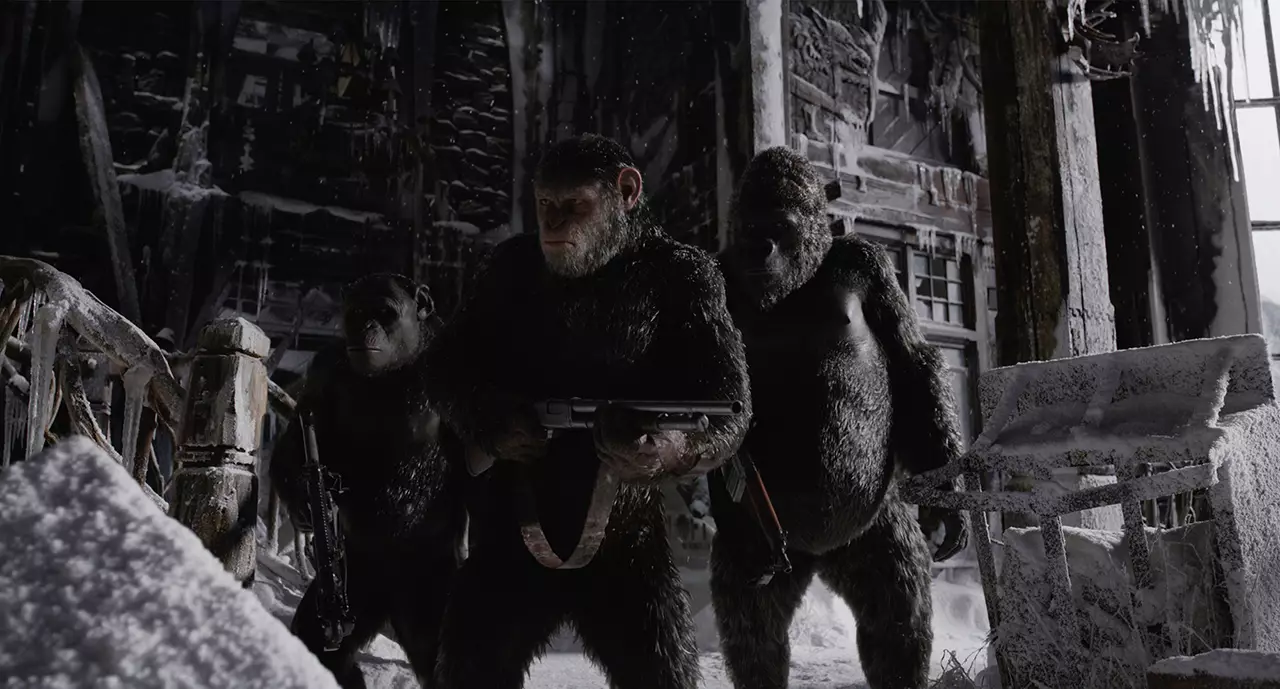 Wojna o planetę małp jest jednym z najlepszych i najciemniejszych letnich hitów kinowych