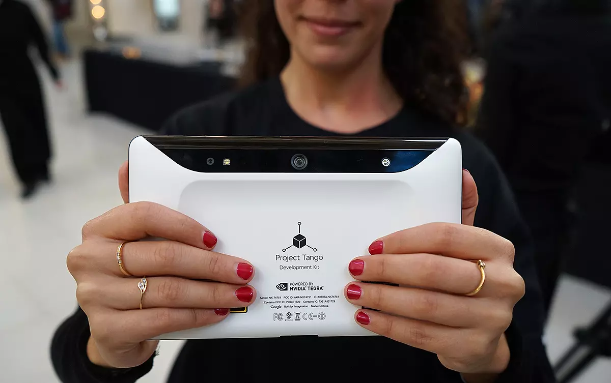 Bruger intet andet end Googles Project Tango-tablet til at undslippe en labyrint