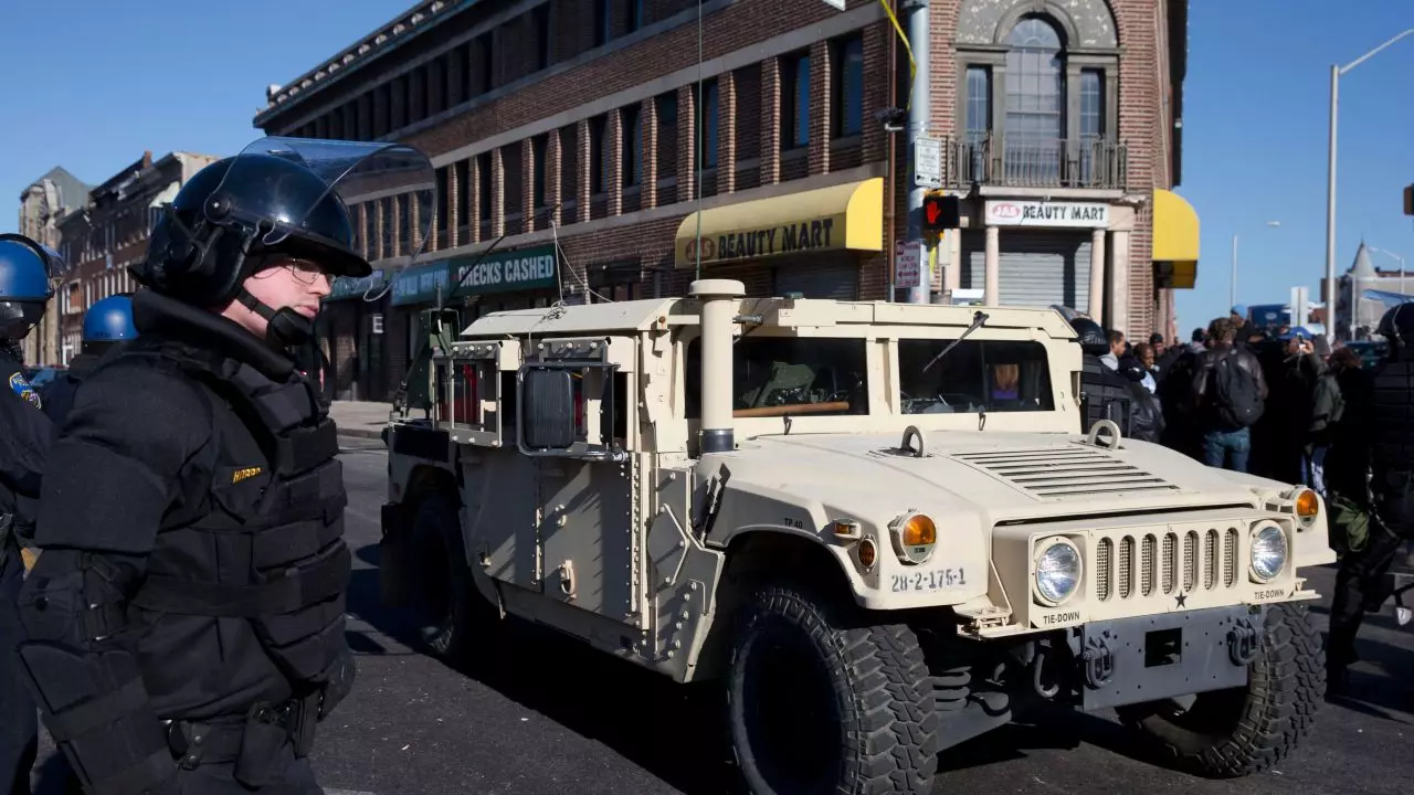 Combat Tech Ap Fè Baltimore Yon Zòn Paramilitè