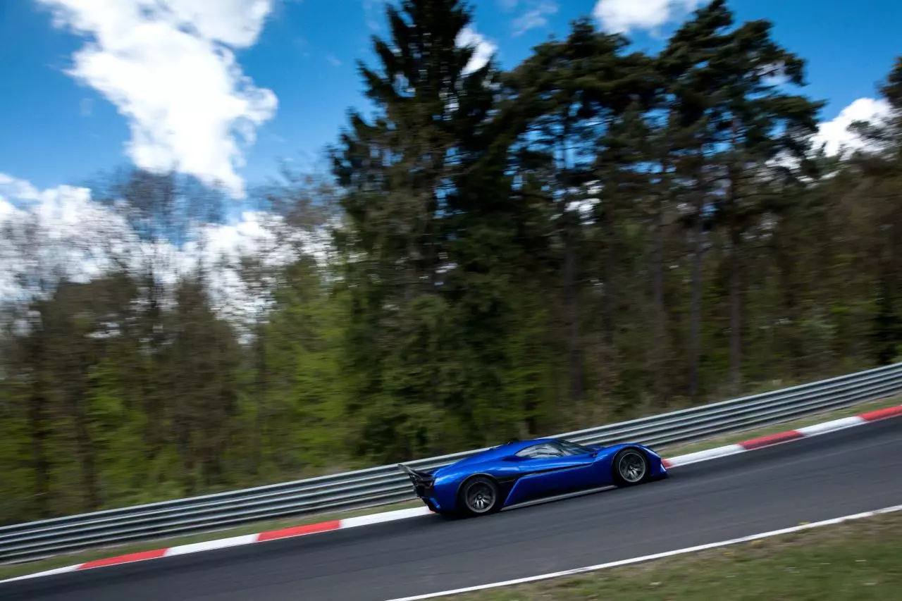 O le NIO EP9 ua ta'ua nei o le ta'avale sili ona saosaoa i luga o le alatele e ta'e ai le Nürburgring