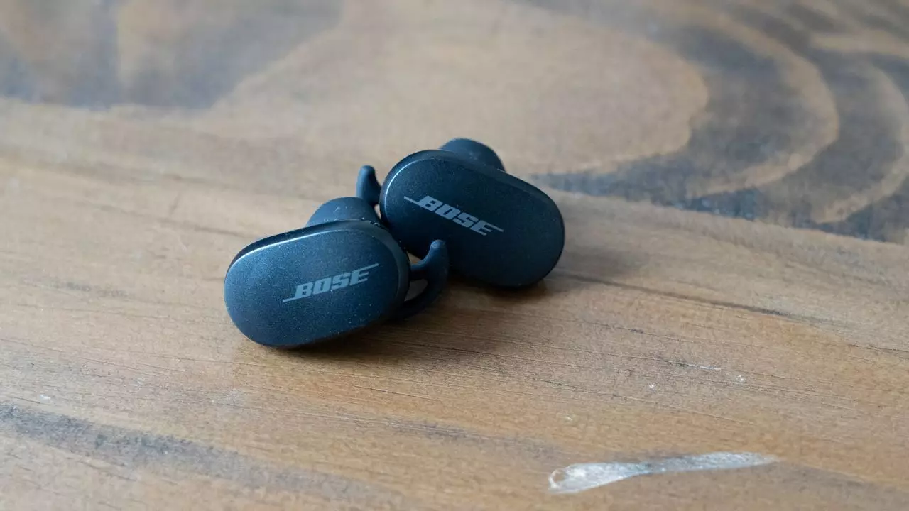 Ang Bose QuietComfort Earbuds Dako kaayo! 99613_6