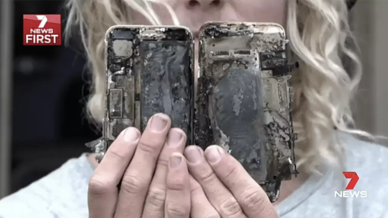 Un home australiano afirma que o iPhone 7 en chamas matou o seu coche e os pantalóns